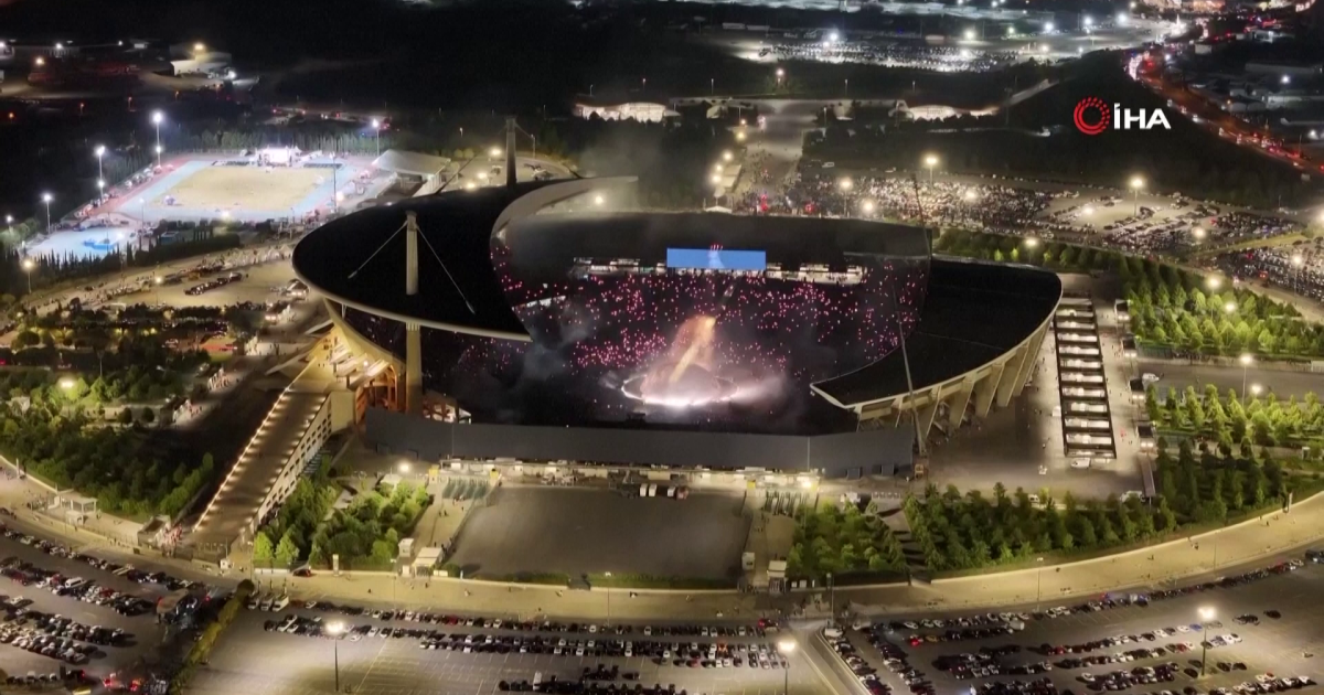 Após falas antissemitas, show de Kanye West em Istambul reúne 100 mil ...
