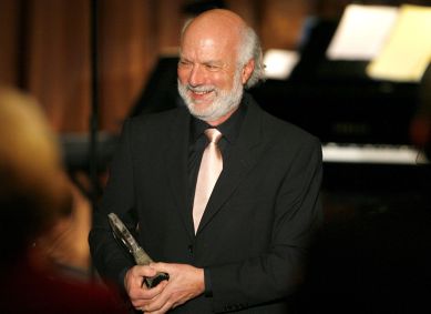 Diretor de "Friends", James Burrows morre aos 85 anos | CNN Brasil