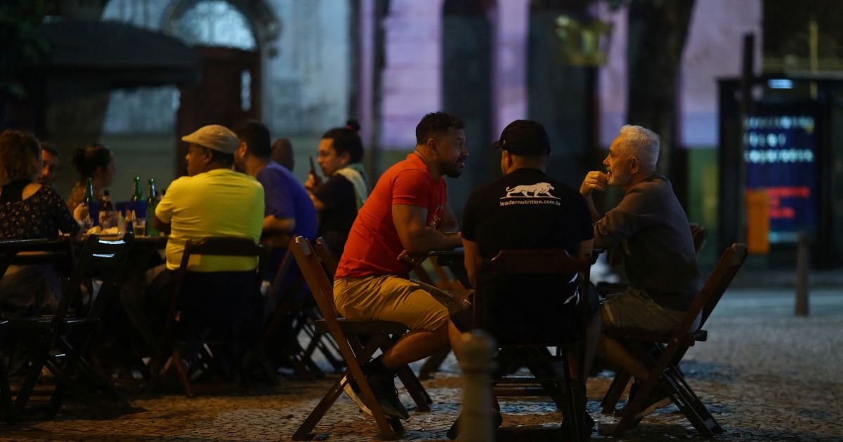 Confiança do comércio cai em setembro ao menor nível desde 2021, diz ...